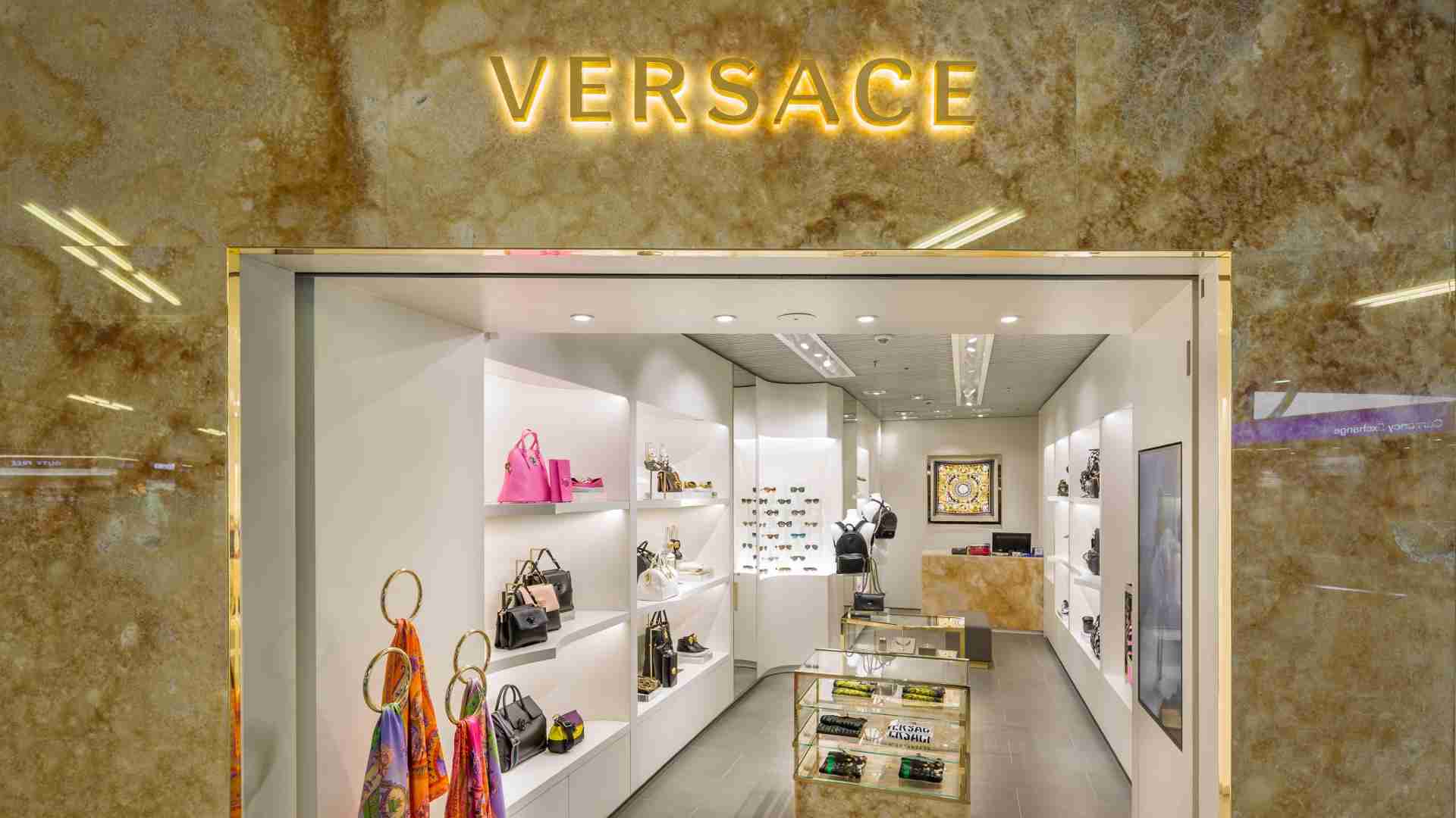 MUC - Munich Airport | Versace